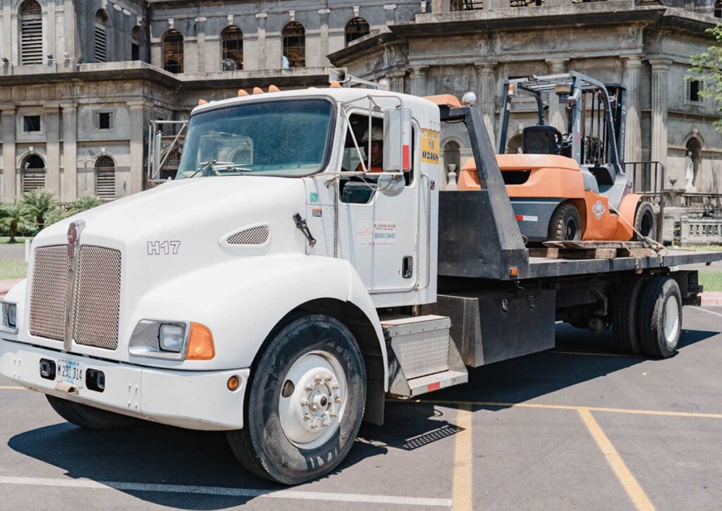 Camión plataforma Kenworth de 8 Toneladas - 24 pies de largo - E. King ...