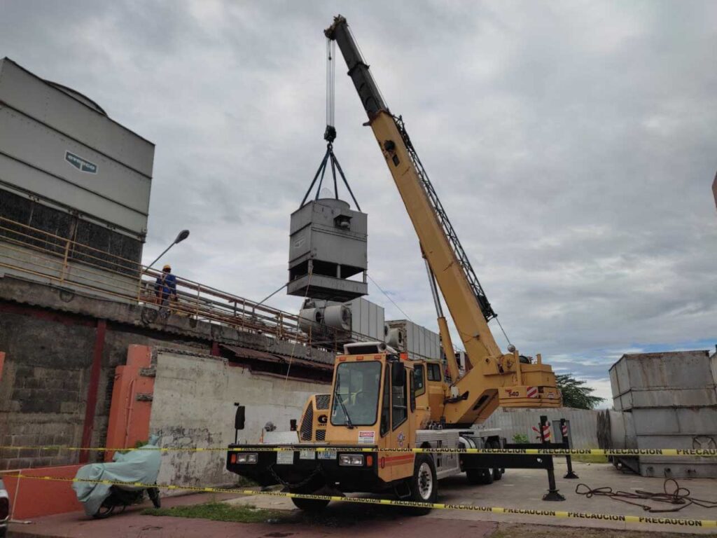 Grúa telescópica P&H de 65 Toneladas, doble pasteca - 40 metros de ...